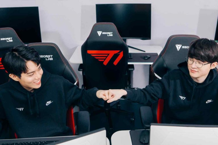 Faker's Gaming Setup and League of Legends Settings in 2023