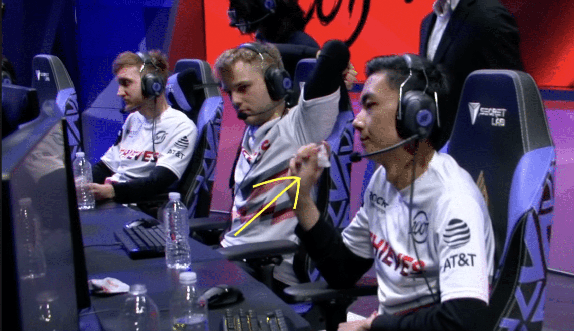 How To Keep Your Hands Warm While Gaming? - LeagueFeed