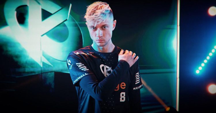 The 10 Hottest League of Legends LoL Players List
